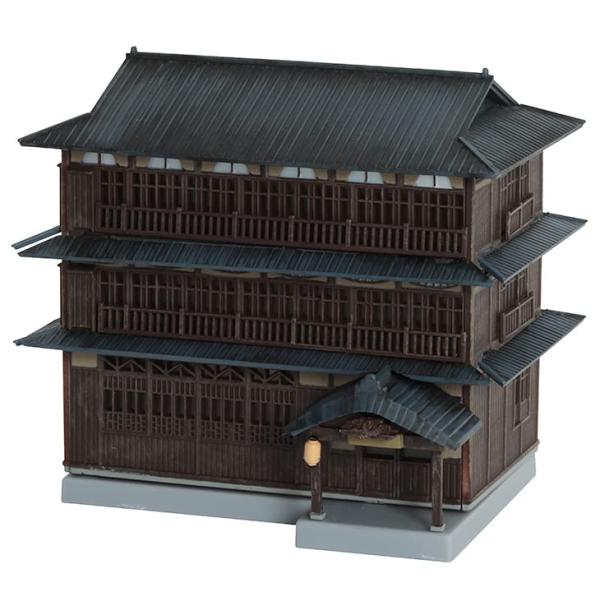 【商品概要】1/150スケール塗装済みの温泉宿です。別売りの温泉宿や温泉街小物と合わせて湯けむりが立ち上るような情感あふれる温泉街の情景を再現できます。ベース中央の穴から建物内部に照明を仕込むことができるので、きらきらとした夜景のジオラマ作...