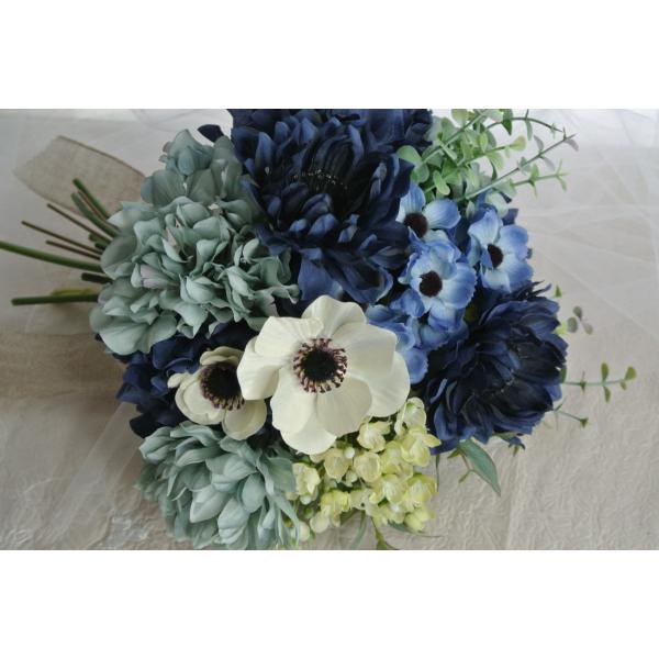 アーティフィシャルフラワーのブーケ「rivage」リバージュコロンとしたクラッチＢＯＵＱＵＥＴ！ブートニアとセットですどんなドレスにもピッタリフィットします（お手入れ不要）サイズ：23cm程度のラウンド型でナチュラルリボン付※ラッピングをし...