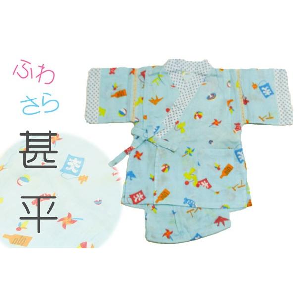 軽くて肌触りのよい綿素材の甚平♪花火にお祭りにその他　夏のイベントに大活躍!!【色】　ブルー/羽子板・けん玉・紙風船　【サイズ80】　　上着丈：約35.0cm 身幅：約28.0cm　  ズボン丈：約24.0cm 股下：約3.0cm　　　　　...