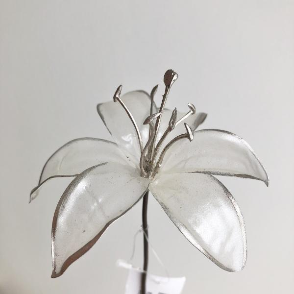 【商品番号：051-31357】/【VAR：82420】date20240806/999color10213/24awymasb5/oda2024_1001/23ax-001/bkz-0504/bkz-0506造花 花材「や行」 ユリ（百合...