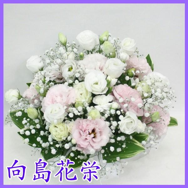 ご用途：供花（お供え・命日・法事・法要・お盆・お彼岸・お悔やみ・ペットのお供え）形態：アレンジメント商品サイズ： 奥行：約25cm×幅：約25cm×高さ：約25cm 花材： メイン　トルコキキョウ・かすみ草　 資材・ラッピング：和紙とリボン...