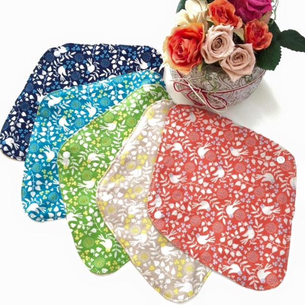 布ナプキンを挟む方の生地は経血が落ちやすいオーガニックコットンなので、万が一ホルダーに経血がついても大丈夫。ゴム付きで、うっかり落としちゃう不便も解消。可愛いレースのゴムも、オーガニックコットンです。■サイズ■広げたサイズ：約２４ｃｍ×約１...