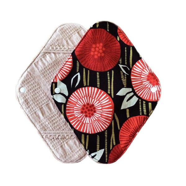 布ナプキンを挟む方の生地は経血が落ちやすいオーガニックコットンなので、万が一ホルダーに経血がついても大丈夫。ゴム付きで、うっかり落としちゃう不便も解消。可愛いレースのゴムも、オーガニックコットンです。■サイズ■広げたサイズ：約２４ｃｍ×約１...