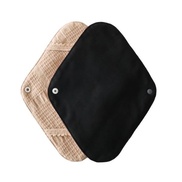 布ナプキンを挟む方の生地は経血が落ちやすいオーガニックコットンなので、万が一ホルダーに経血がついても大丈夫。ゴム付きで、うっかり落としちゃう不便も解消。可愛いレースのゴムも、オーガニックコットンです。■サイズ■広げたサイズ：約２４ｃｍ×約１...