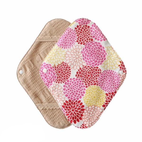 布ナプキンを挟む方の生地は経血が落ちやすいオーガニックコットンなので、万が一ホルダーに経血がついても大丈夫。ゴム付きで、うっかり落としちゃう不便も解消。可愛いレースのゴムも、オーガニックコットンです。■サイズ■広げたサイズ：約２４ｃｍ×約１...