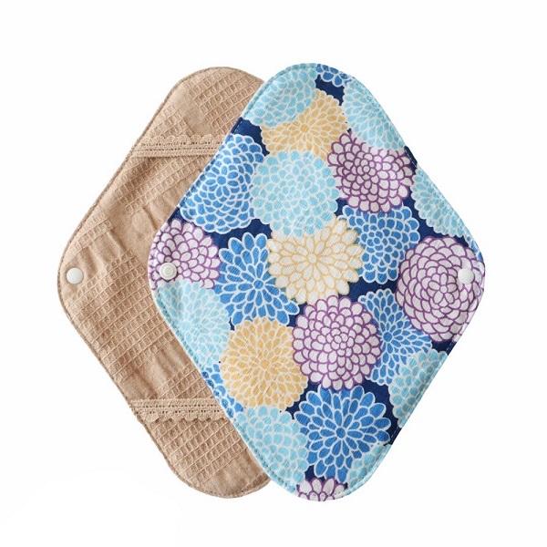 布ナプキンを挟む方の生地は経血が落ちやすいオーガニックコットンなので、万が一ホルダーに経血がついても大丈夫。ゴム付きで、うっかり落としちゃう不便も解消。可愛いレースのゴムも、オーガニックコットンです。■サイズ■広げたサイズ：約２４ｃｍ×約１...