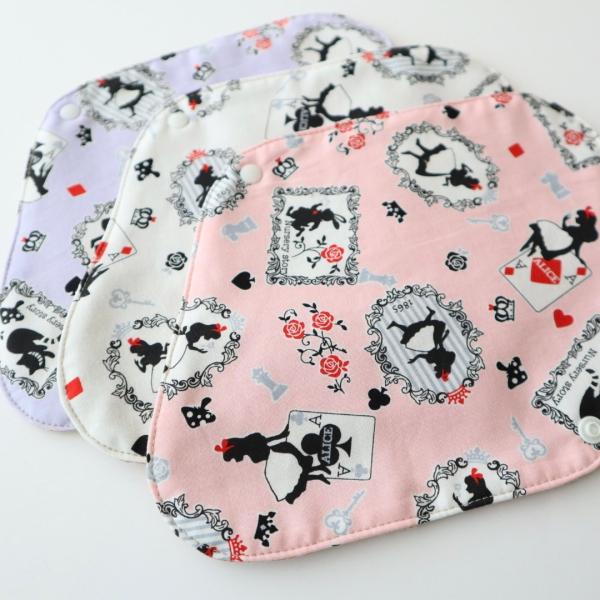 布ナプキンを挟む方の生地は経血が落ちやすいオーガニックコットンなので、万が一ホルダーに経血がついても大丈夫。ゴム付きで、うっかり落としちゃう不便も解消。可愛いレースのゴムも、オーガニックコットンです。■サイズ■広げたサイズ：約２４ｃｍ×約１...