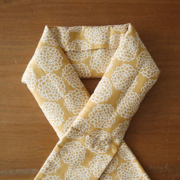 カラダをあっためて、ココロもあったかくなるあずきカイロ。ひとつひとつに、愛がいっぱい詰まっています。肩・首用です。■サイズ■約８ｃｍ×約１００ｃｍ重量：約３００ｇひとつずつ手作りしています。 多少の誤差はご了承ください。生地のカット部分によ...