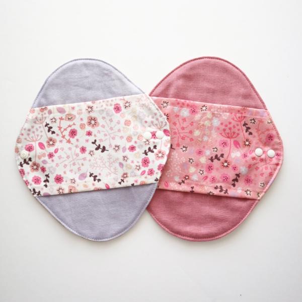 またまわたをポケットに入れてセットできるオーガニックコットンのライナーです。毎日使いのライナーとしても使えます。※またまわたは別売りです。■サイズ■広げたサイズ：約２１．５ｃｍ×約１８．５ｃｍ使用サイズ：約２１．５ｃｍ×約７ｃｍ〜８ｃｍ※伸...