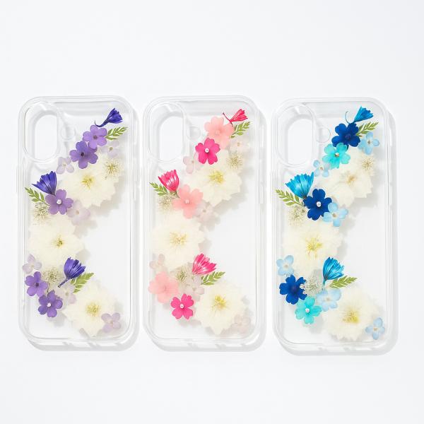 【発売日：2025年10月01日】・クリアハードケースに、押し花をＵＶレジンでコーティングしたスマホケースです！　（注）iPhoneケースは、iPhone16シリーズより、二種類の素材を組み合わせた一体成型ハイブリッドケース（TPU素材のフ...