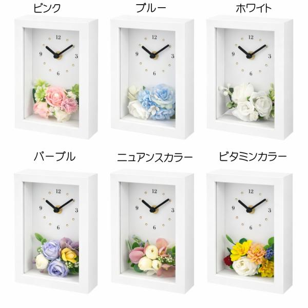 【発売日：2025年01月27日】・優雅な白いボックスにデザインされたこの置時計は、インテリアとして美しく彩りを添えます。アーティフィシャルフラワーは、どんな季節でも楽しめるお花を使用しており、長くご愛用いただけるアイテムです。掛け時計・置...