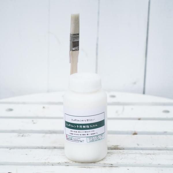 テッポウムシとはカミキリムシの幼虫のことです。予防に最適！テッポウムシ予防樹脂フィルムの効果樹皮の表面を保護するので、樹木の匂い物質「テルペン類」等を遮断し、害虫の樹種判別を阻害し、害虫を寄せにくくなります。樹皮がフィルムコーティングするこ...