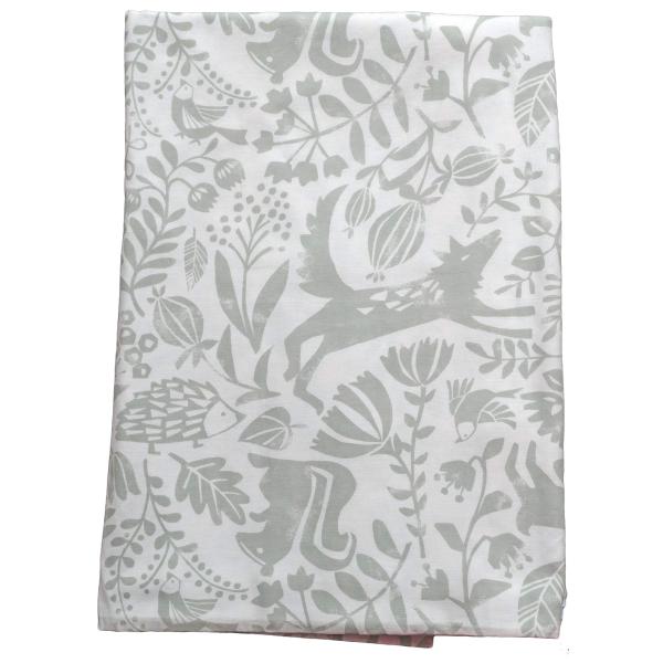 カラー：森の動物たちAサイズ：毛布用シングル（145cm×205cm）【サイズ】145×205cm（140×200cmの毛布専用）【素材】吸汗性に優れ、オールシーズン快適な天然素材・綿100％ガーゼ生地を使用。裏地には日本古来の「和晒」工程...