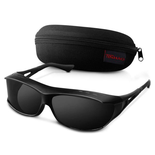 カラー：ブラック普段使っているメガネの上に、そのままかけられる偏光オーバーサングラスです。サイドのフレームがないパノラマデザインで、左右の視界をさえぎらず広い視界を確保できるサングラスです。耳かけ部はフレキシブルに曲がることができて、自分の...