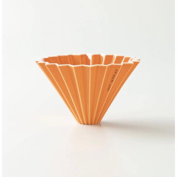 カラー：オレンジサイズ：39.7【サイズ】Φ110×70H/底穴Φ25【材質】磁器/ 耐熱温度差120℃、電子レンジ、食洗機使用可/ 日本製 ※専用箱に入れてお届けします。また、こちらの商品はドリッパーホルダーは付属しておりません。