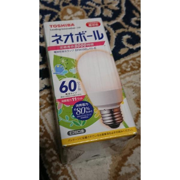 本体サイズ:径55mm×高117mm●寸法全長117mm×55mm●質量74g●光源色/電球色●口金直径26mm●周波数50/60Hz●定格入力電圧100V●定格消費電力11W●定格入力電流0.19A●全光束750lm●定格寿命8000h本...