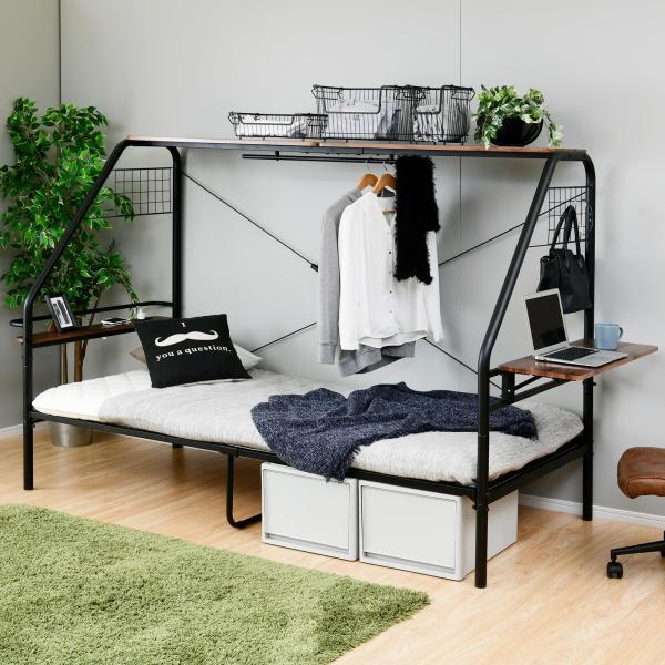 カラー：ブラックサイズ：シングルスタイル：カジュアル【ベッド周りの空間を有効活用! 】ベッドから動きたくない…ベッドにいながら色々済ませたい…そんな方にオススメのぐうたらベッドです。狭いお部屋の方、一人暮らしの方にオススメです。【テーブル付...