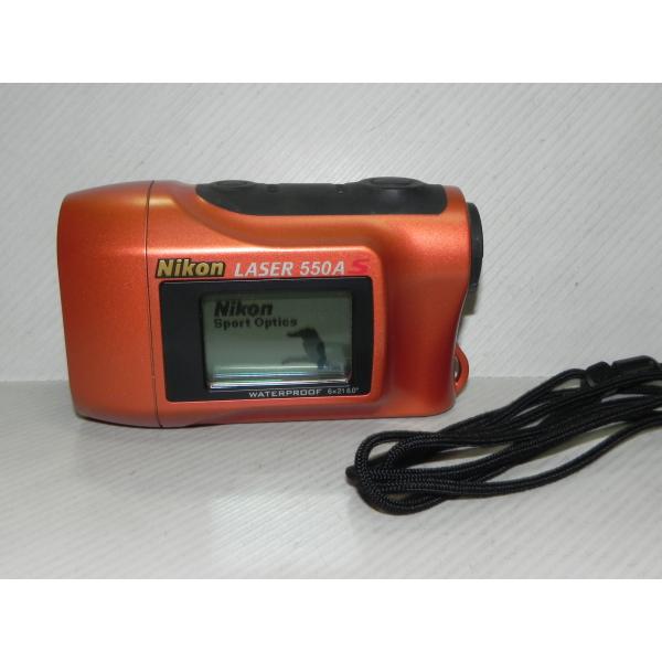 ●商品情報 Nikon ニコン携帯型 レーザー550AS 距離計(338)。 主な仕様: ●距離計は、ついに角度を手に入れた。 　ボールの弾道まで見極めた、より精度の高いショットを手にする為に。 　距離だけでなく傾斜角や高低差まで測定できる...