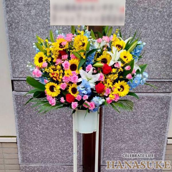 【最短出荷日】15時までのご注文で最短即日配送。午前中のお届けをご希望の場合、前日15時までにご注文ください。【お届け内容】御祝いスタンド花画像は一例です。使用するお花は季節、仕入れ状況により異なるので仕上がりはお任せとなります。【サイズ】...
