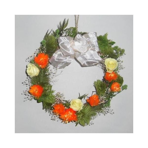 古代ローマ時代に始まったリース、クリスマスムードを盛り上げること請け合い！！２０ｃｍクリスマス、ご結婚祝い、誕生日、記念日のプレゼントにも！無料でラッピングしてお届けします。商品色赤系使用材料ばら・ペッパーグラス・かすみ草・リボン・リース台...