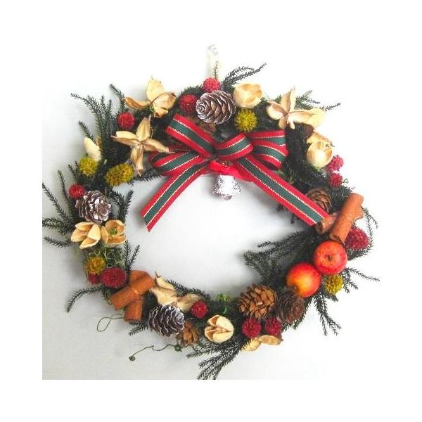 古代ローマ時代に始まったリース、クリスマスムードを盛り上げること請け合い！！２０ｃｍクリスマス、ご結婚祝い、誕生日、記念日のプレゼントにも！無料でラッピングしてお届けします。商品色赤系使用材料モス・ユーカリ・シナモン・松笠・木の実・アートり...