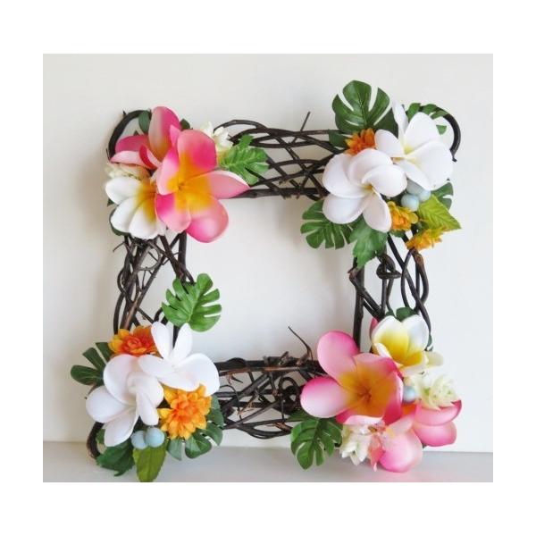 〜アジアンフラワーアレンジメント〜　造花アレンジメント∵南国のように明るいフラワーフレーム♪開店お祝いなど何かと気にかけてくれる両親や友達へ感謝やお祝いの気持ちを込めてお花を贈って、楽しんで頂きましょう。プルメリア・ミニダリア・モンステラー...