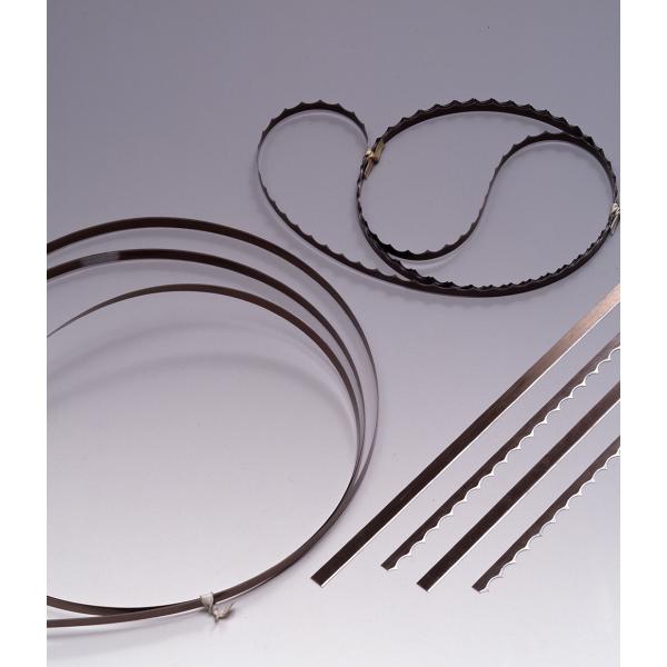 ・商品番号：12130-12750・配送方法：宅配便・ローランド・バンドナイフ平刃2130mm〜2750mm替刃　巾10mm　厚み0.45mm素材、量にかかわらず正確な裁断能力が切れ味が要求されるバンドナイフ。スウェーデン鋼材を使い製品化さ...