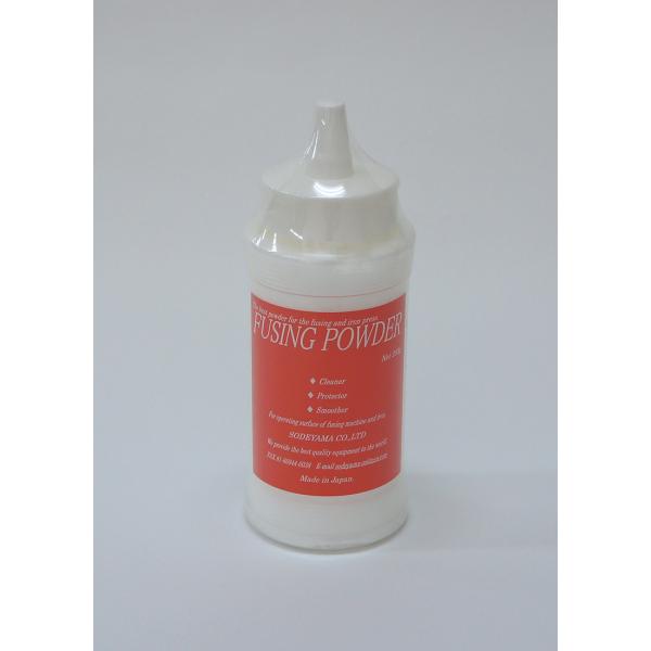 ・商品番号：5940・配送方法：宅配便・フュージングパウダー FUSING POWDER 250gクリーニングパウダー(業務用　細粒）アイロン、プレス機のコテ面やベルトなどに付着した汚れを除去します。熱くなったアイロンやプレス機のベルトやコ...
