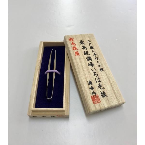 ・商品番号：6728・配送方法：宅配便・倉田満峰作いろは松毛抜　80mm18.8ステンレス鏡面仕上げ・ミラー仕上げいろは毛抜きの特徴は刃先の精密さとバネ圧のやわらかさ肉厚の18.8ステンレスを鍛え上げた曲線の美しさ。そして顔を写し出すほどに...