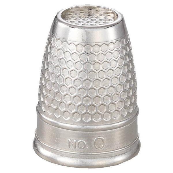 ネコポス対象商品です。豊富な品揃えの金属製シンブルトップ（先端）に縁の付いた金属性シンブル。針を押すときにはずれにくくなっています。◆サイズ◆No.0 内径14.0mmNo.1 内径15.0mmNo.2 内径16.0mmNo.3 内径17....