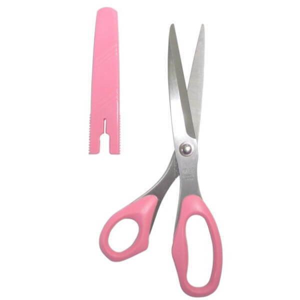 ネコポスご利用不可商品です。パッチワークやソーイングやキルトなど裁縫(和洋裁)に、薄手の綿や絹、厚手のデニム素材やオックス、ニットなど様々な生地や布も裁断できる多用途で便利な手芸用の布切りはさみ(裁ちばさみ、ラシャ切りはさみ)です。ピンク(...