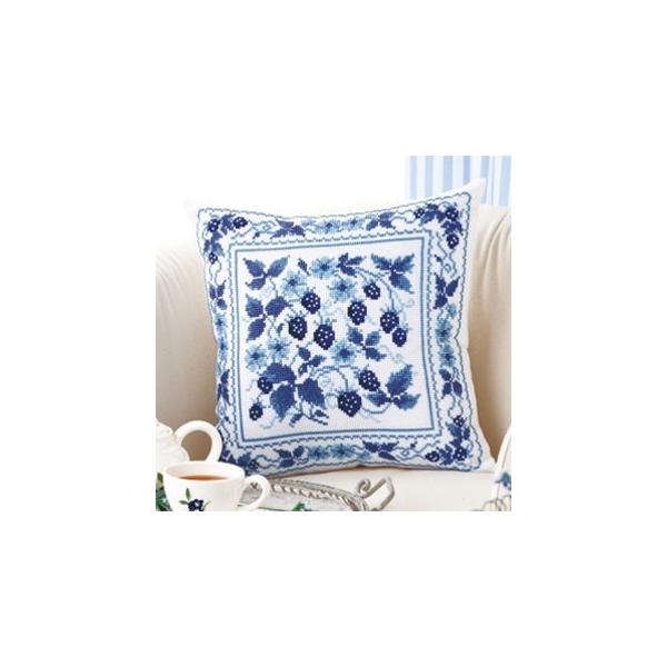 ネコポスご利用不可商品です。ブルーを基調とした配色がモダンな印象のストロベリーや、落ち着いた色合いが上品なローズ、季節を感じる美しい花々。日々の暮らしが華やかになる花たちをクロス・ステッチで表現しました。  ◆中級者向  ◆出来上がり寸法：...