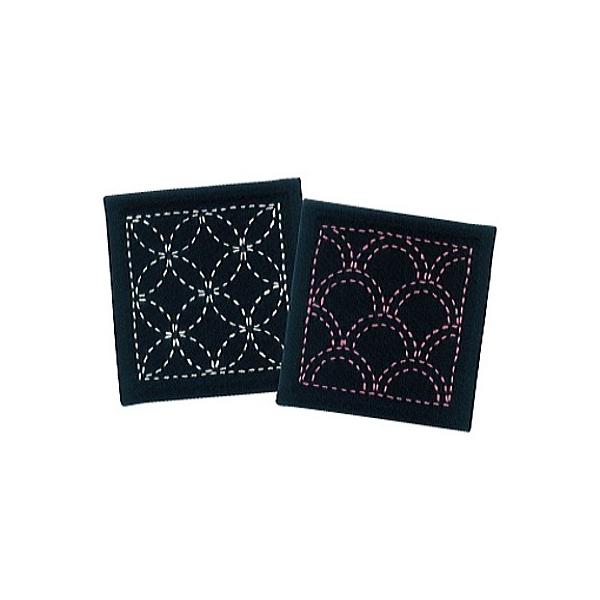 ネコポス対象商品です。手作りのコースターでお客様にお茶のおもてなしを！！ それぞれの柄と色が異なった5枚1組のセットです。 線の上をたどっていくだけで簡単に本格的な刺し子がお楽しみ頂けます。こちらのキットは仕立て済みではありませんので、コー...