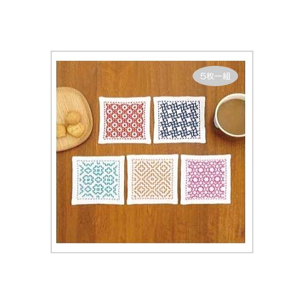 ネコポス対象商品です。日々の暮らしに、刺し子で彩りを♪♪ 「一目刺し」とは、刺し子の技法のひとつで、一定の針目で縦、横、斜めと同じ方向を順に刺していく技法です。図案がプリントされているから初心者でも簡単にトライできます！こちらのキットは仕立...