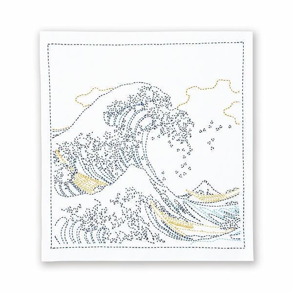 ネコポス対象商品です。刺し子糸〈細〉専用刺し子花ふきんが登場。新しくなった日本のパスポートにもデザイン採用され注目された葛飾北斎の浮世絵「富嶽三十六景」を刺し子で表現しました。◆出来上がり寸法◆約 縦34cm×横34cm◆キット内容◆晒木綿...