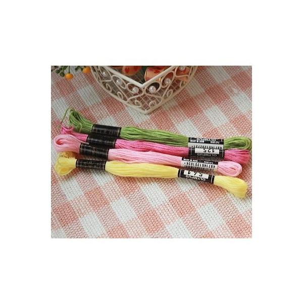 ネコポス対象商品です。かわいい赤ちゃんで編むスモッキングと小花刺繍のロンパースにピッタリな刺繍糸です♪オリムパスの刺しゅう糸から当店でお選びした25番刺しゅう糸、色：541、102、125、273　のセットになります。手芸の山久では納品明細...