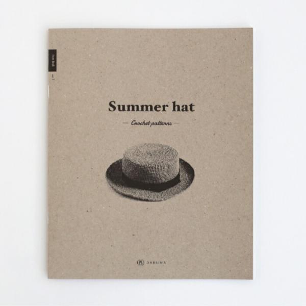 ネコポス対象商品です。SASAWASHI FLATを使用したサマーハットの本です。丸いベーシックなフォルムのトップデザイン「Hat A type」と、平たいキャノチェタイプのトップをベースにしたデザイン「Hat B type」。それぞれ糸の...