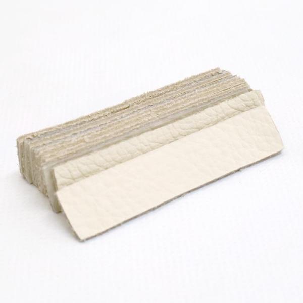 ネコポス対象商品です。切り皮 10枚セット 商品詳細和裁道具の指ぬきをお好みのサイズで作れる切り皮です。表面のサラサラした面を内側に、ザラザラした面を外側にくるように切皮を丸めてください。※表面のサラサラした面に使いやすいようシワ加工を入れ...