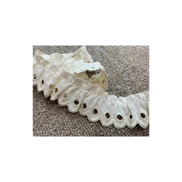 綿100%の当社オリジナル 生成フリルレースです！ 【サイズ】 30mm巾 【色】 生成 【素材】 綿 100% ※ご注意 お客様の画面上と実物では多少色具合が異なって見える場合もございます。ご了承ください。 ＊表示単価は１ｍ単位です。　　...