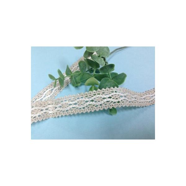 麻色一色ではなく白色も入ることでナチュラルで可愛いトーションレースです！ 【サイズ】 19mm巾 【色】 麻色×白 【素材】 麻 30%レーヨン 70% ※ご注意 お客様の画面上と実物では多少色具合が異なって見える場合もございます。ご了承く...