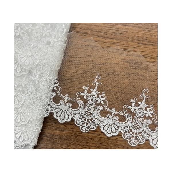 シアーチュールレースは従来より細い糸で織られたチュールネットの上に刺繍を施したレースです！通常のチュールレースより美しい透け感があり、刺繍のみが浮かびあがるように見えます。【販売単位】1m（個）単位販売【サイズ】 全体：100mm巾 柄上部...
