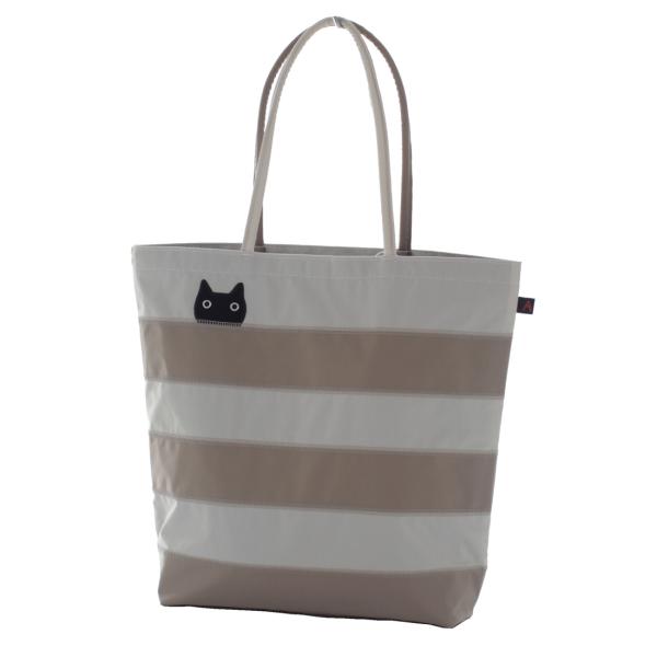 約35×29×11cm(持ち手の長さ：約21cm)表・裏ナイロン100％日本製ホック式開閉内側にオープンポケットありひょっこり黒猫がトレードマーク、超ロングセラーの「ボーダー猫」シリーズ！カジュアルな中にも高級感があるのは、色違いの生地を丁...