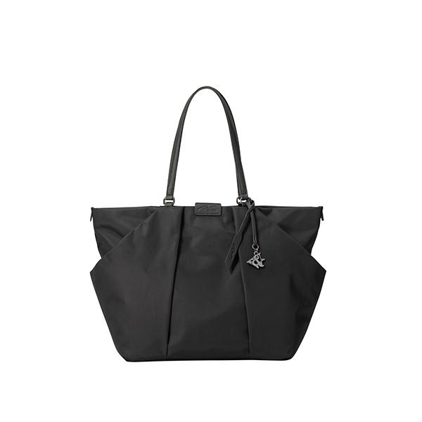 カラー：ブラック本体サイズ（約）：幅47×奥14×高33cm重量（約）：620g容量（約）：18L素材：ナイロンツイル（PU加工）付属品：ブランドロゴチャーム、PCケース