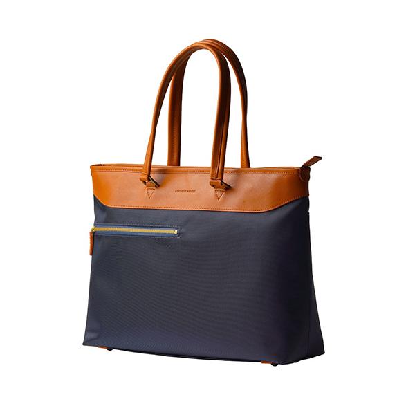 カラー：ネイビーキャメル本体サイズ（約）：幅41×奥12×高31cm重量（約）：780g素材：ナイロン100％（中空糸ナイロン撥水加工）　：牛革（厚口植物タンニンなめしオイルヌメ革）