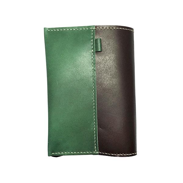 カラー：（表紙・耳・帯革）緑、（裏表紙）チョコ本体サイズ（約）：［完成時］縦165×横115×厚15mm素材：牛革セット内容：牛革、糸、針、両面テープ、取扱い説明書