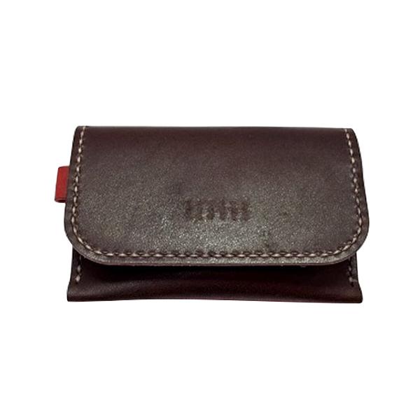 カラー：（本体革）チョコ、（カード入れ・ミミ革）赤本体サイズ（約）：［完成時］縦70×横105×厚15mm素材：牛革セット内容：牛革、金具、糸、針、両面テープ、取扱い説明書