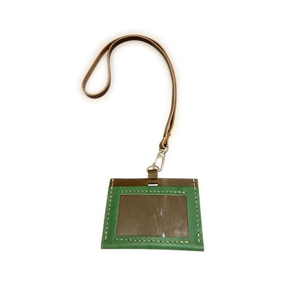 カラー：緑、チョコ本体サイズ（約）：［完成時］幅110×高80×厚15mm素材：牛革セット内容：牛革、ストラップ、金具、糸、針、両面テープ、取扱い説明書