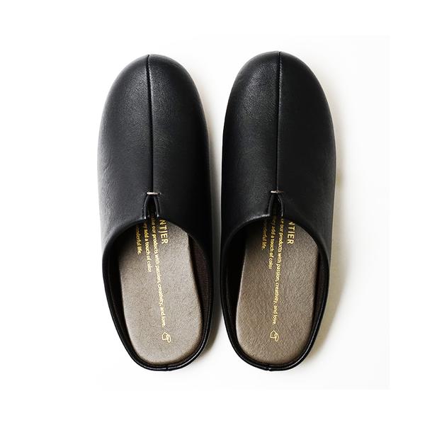 カラー：ブラック本体サイズ（約）：幅10×奥29.5×高8.5cm対応サイズ：（L）25〜27cm素材：[アッパー]合成皮革　[ソール]合成繊維、ポリ塩化ビニル原産国：中国