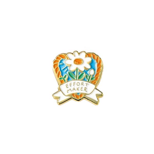 デザイン：EFFORT本体サイズ（約）：縦25×横25×厚12mmペッケージサイズ（約）：縦98×横73×厚12mm重量（約）：10g素材：［ピンズ］鉄、真鍮、ゴム(留め具)　［パッケージ］紙、PET