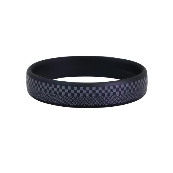 カラー：市松七宝／ブラック×パール本体サイズ（約）：（Ｍサイズ）［手首幅］5cm　［幅］1.2cm　［内周］16.3cm重量（約）：6g素材：特殊加工シリコンラバー、酸化ミクロンチタン